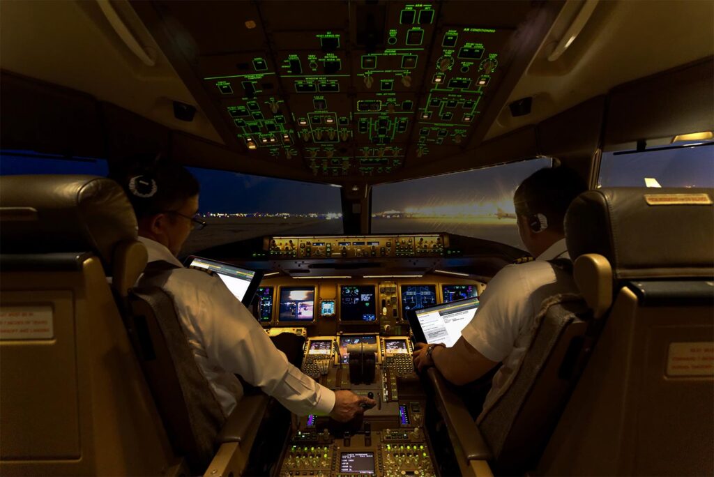 Cockpit iPad.dark | Ultramain Systems